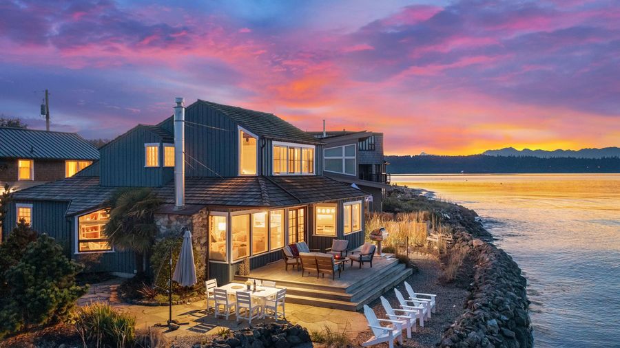 Seaside Splendor: Experience Tranquil Luxury in a Radiant Waterfront ...